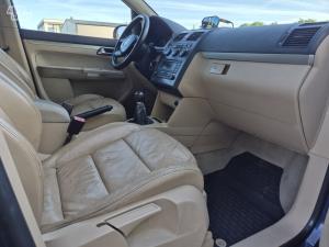 Zils Volkswagen Touran 2004 Kauņa, ar dzinēja tilpumu 2.00 L un nobraukumu 336 tūkst. km par 1550 €, foto 21 vietnē AUTOMOTO.COM.LV