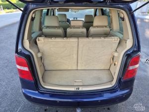Zils Volkswagen Touran 2004 Kauņa, ar dzinēja tilpumu 2.00 L un nobraukumu 336 tūkst. km par 1550 €, foto 23 vietnē AUTOMOTO.COM.LV