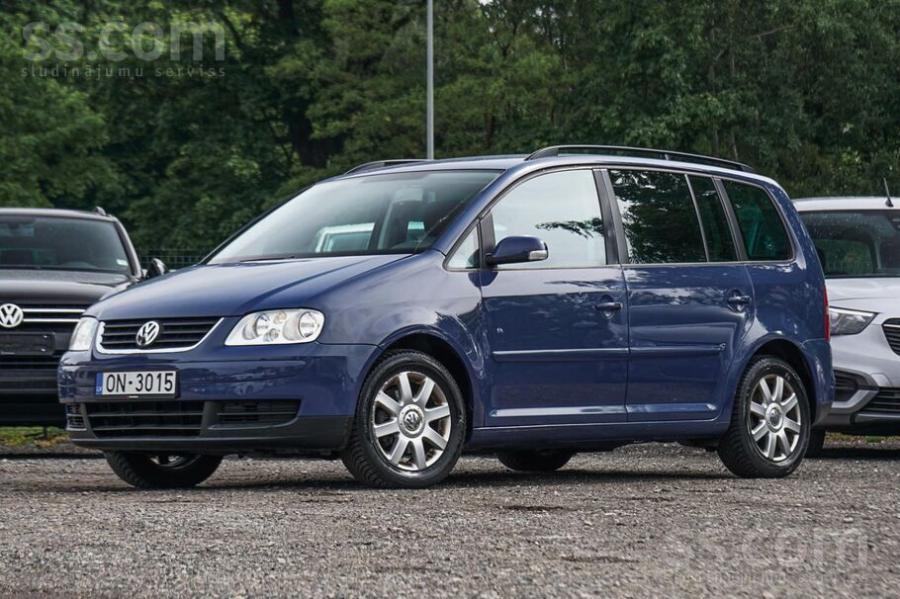 Zils Volkswagen Touran 2004 Rīga, ar dzinēja tilpumu 1.90 L un nobraukumu 261 tūkst. km par 3990 €, foto 1 vietnē AUTOMOTO.COM.LV