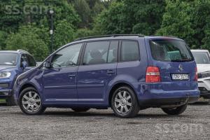 Zils Volkswagen Touran 2004 Rīga, ar dzinēja tilpumu 1.90 L un nobraukumu 261 tūkst. km par 3990 €, foto 4 vietnē AUTOMOTO.COM.LV