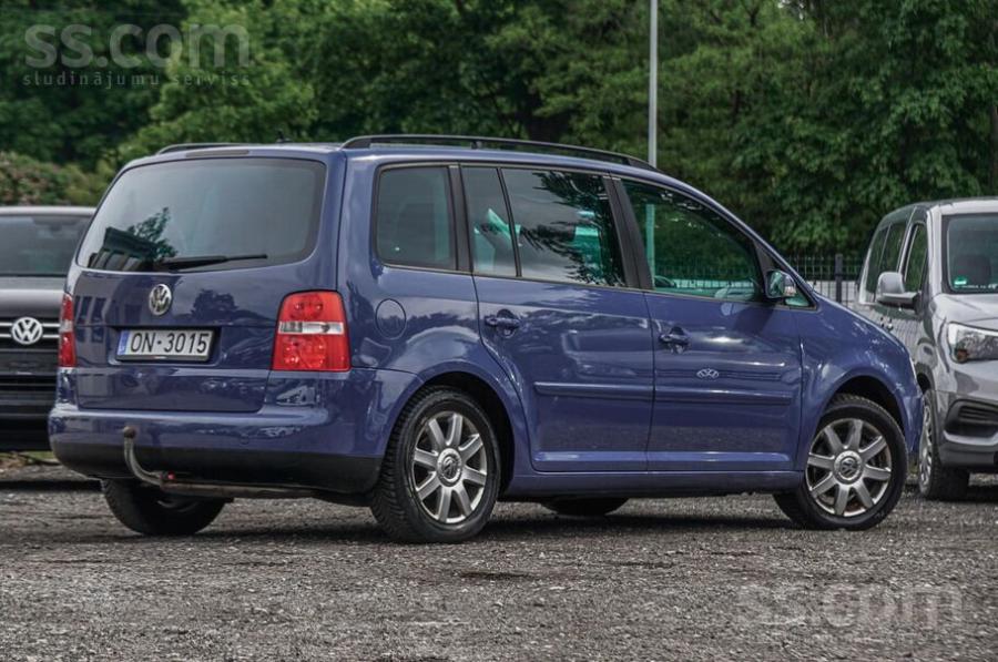 Zils Volkswagen Touran 2004 Rīga, ar dzinēja tilpumu 1.90 L un nobraukumu 261 tūkst. km par 3990 €, foto 5 vietnē AUTOMOTO.COM.LV