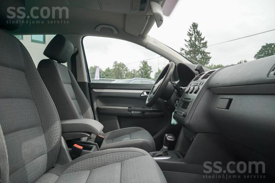 Zils Volkswagen Touran 2004 Rīga, ar dzinēja tilpumu 1.90 L un nobraukumu 261 tūkst. km par 3990 €, foto 6 vietnē AUTOMOTO.COM.LV
