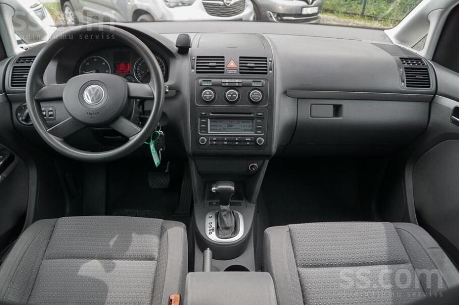 Zils Volkswagen Touran 2004 Rīga, ar dzinēja tilpumu 1.90 L un nobraukumu 261 tūkst. km par 3990 €, foto 9 vietnē AUTOMOTO.COM.LV