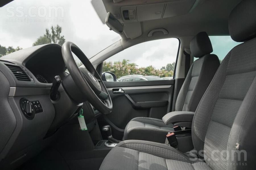 Zils Volkswagen Touran 2004 Rīga, ar dzinēja tilpumu 1.90 L un nobraukumu 261 tūkst. km par 3990 €, foto 11 vietnē AUTOMOTO.COM.LV