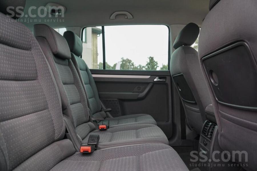 Zils Volkswagen Touran 2004 Rīga, ar dzinēja tilpumu 1.90 L un nobraukumu 261 tūkst. km par 3990 €, foto 16 vietnē AUTOMOTO.COM.LV