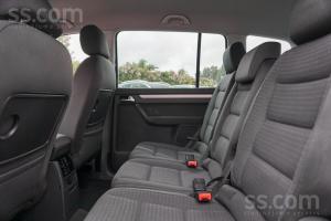 Zils Volkswagen Touran 2004 Rīga, ar dzinēja tilpumu 1.90 L un nobraukumu 261 tūkst. km par 3990 €, foto 17 vietnē AUTOMOTO.COM.LV