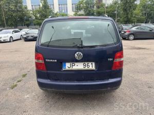 Blue Volkswagen Touran 2004 in Jelgava, with an engine capacity of 1.90 L and mileage of 290 thousand km for 1690 €, photo 5 on AUTOMOTO.COM.LV