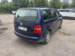 Blue Volkswagen Touran 2004 in Jelgava, with an engine capacity of 1.90 L and mileage of 290 thousand km for 1690 €, photo 6 on AUTOMOTO.COM.LV