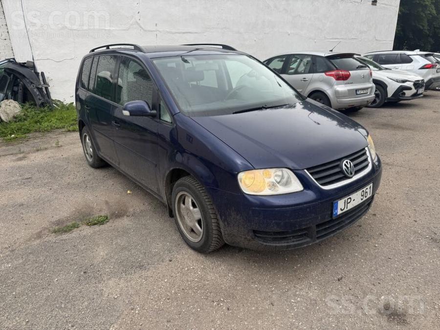 Blue Volkswagen Touran 2004 in Jelgava, with an engine capacity of 1.90 L and mileage of 290 thousand km for 1690 €, photo 8 on AUTOMOTO.COM.LV