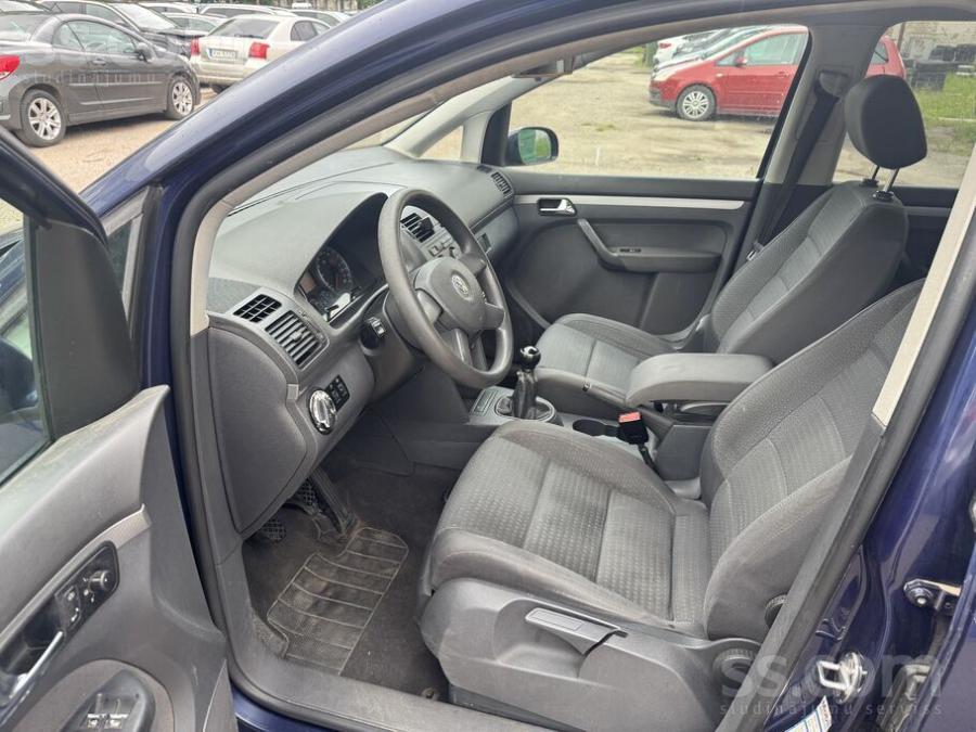 Blue Volkswagen Touran 2004 in Jelgava, with an engine capacity of 1.90 L and mileage of 290 thousand km for 1690 €, photo 9 on AUTOMOTO.COM.LV