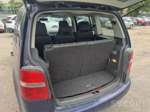 Blue Volkswagen Touran 2004 in Jelgava, with an engine capacity of 1.90 L and mileage of 290 thousand km for 1690 €, photo 12 on AUTOMOTO.COM.LV