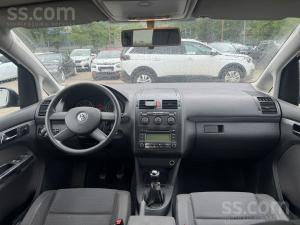 Blue Volkswagen Touran 2004 in Jelgava, with an engine capacity of 1.90 L and mileage of 290 thousand km for 1690 €, photo 17 on AUTOMOTO.COM.LV