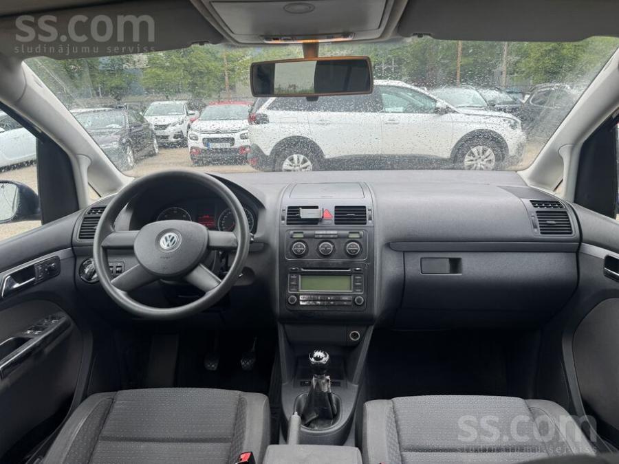 Blue Volkswagen Touran 2004 in Jelgava, with an engine capacity of 1.90 L and mileage of 290 thousand km for 1690 €, photo 17 on AUTOMOTO.COM.LV