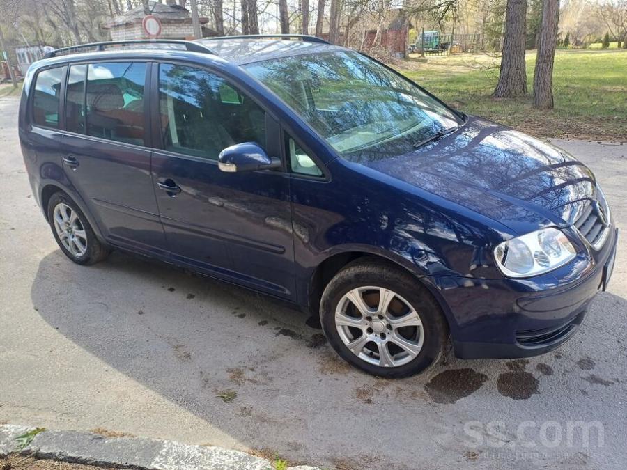 Zils Volkswagen Touran 2004 Liepāja, ar dzinēja tilpumu 1.90 L un nobraukumu 183 tūkst. km par 2950 €, foto 1 vietnē AUTOMOTO.COM.LV