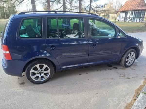 Blue Volkswagen Touran 2004 in Liepaja, with an engine capacity of 1.90 L and mileage of 183 thousand km for 2950 €, photo 4 on AUTOMOTO.COM.LV