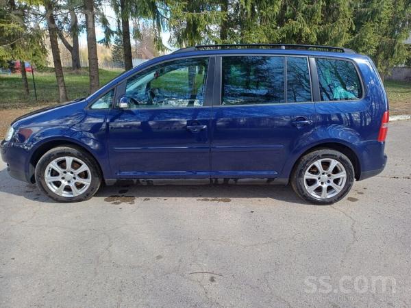 Blue Volkswagen Touran 2004 in Liepaja, with an engine capacity of 1.90 L and mileage of 183 thousand km for 2950 €, photo 5 on AUTOMOTO.COM.LV