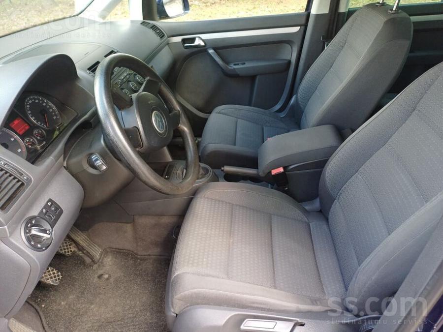 Zils Volkswagen Touran 2004 Liepāja, ar dzinēja tilpumu 1.90 L un nobraukumu 183 tūkst. km par 2950 €, foto 12 vietnē AUTOMOTO.COM.LV