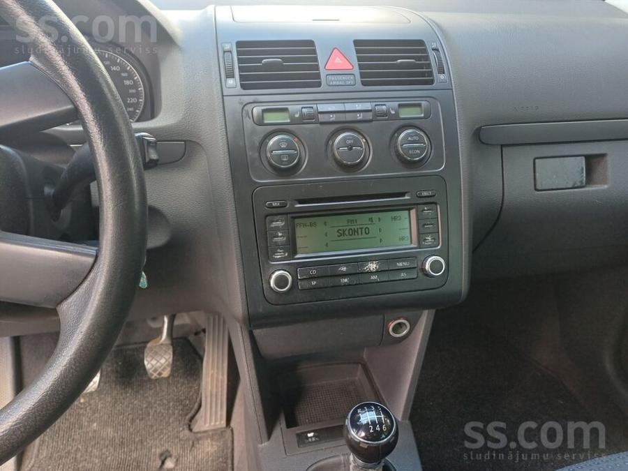 Zils Volkswagen Touran 2004 Liepāja, ar dzinēja tilpumu 1.90 L un nobraukumu 183 tūkst. km par 2950 €, foto 16 vietnē AUTOMOTO.COM.LV