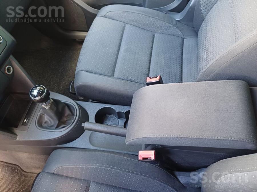 Zils Volkswagen Touran 2004 Liepāja, ar dzinēja tilpumu 1.90 L un nobraukumu 183 tūkst. km par 2950 €, foto 17 vietnē AUTOMOTO.COM.LV
