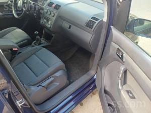 Zils Volkswagen Touran 2004 Liepāja, ar dzinēja tilpumu 1.90 L un nobraukumu 183 tūkst. km par 2950 €, foto 18 vietnē AUTOMOTO.COM.LV