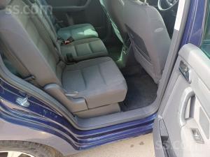 Zils Volkswagen Touran 2004 Liepāja, ar dzinēja tilpumu 1.90 L un nobraukumu 183 tūkst. km par 2950 €, foto 19 vietnē AUTOMOTO.COM.LV