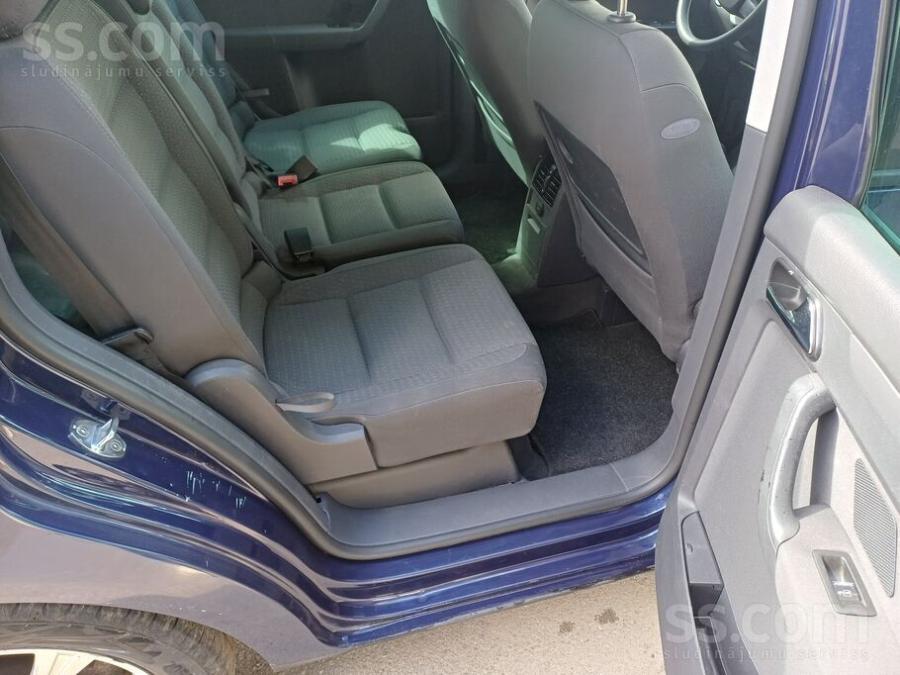 Zils Volkswagen Touran 2004 Liepāja, ar dzinēja tilpumu 1.90 L un nobraukumu 183 tūkst. km par 2950 €, foto 19 vietnē AUTOMOTO.COM.LV