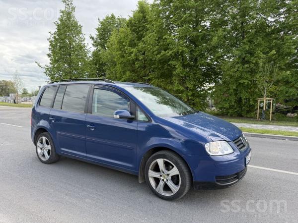 Blue Volkswagen Touran 2004 in Jelgava, with an engine capacity of 2.00 L and mileage of 260 thousand km for 1900 €, photo 3 on AUTOMOTO.COM.LV
