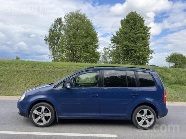 Blue Volkswagen Touran 2004 in Jelgava, with an engine capacity of 2.00 L and mileage of 260 thousand km for 1900 €, photo 8 on AUTOMOTO.COM.LV