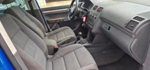 Blue Volkswagen Touran 2004 in Valmiera, with an engine capacity of 1.60 L and mileage of 227 thousand km for 1600 €, photo 10 on AUTOMOTO.COM.LV