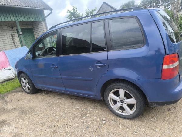Zils Volkswagen Touran 2004 Kretinga, ar dzinēja tilpumu 1.90 L un nobraukumu 275 tūkst. km par 2000 €, foto 3 vietnē AUTOMOTO.COM.LV
