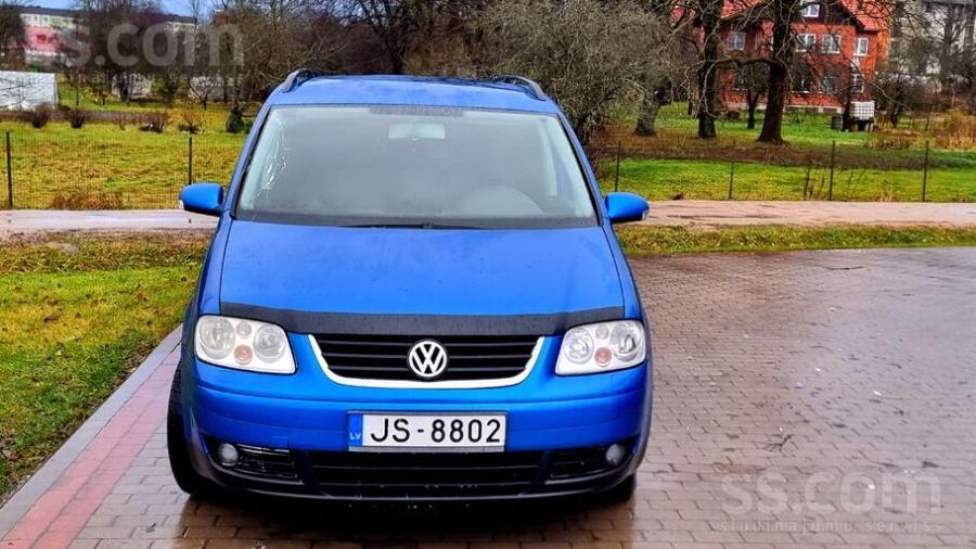 Blue Volkswagen Touran 2004 in Cesis, with an engine capacity of 1.90 L and mileage of 430 thousand km for 2200 €, photo 3 on AUTOMOTO.COM.LV