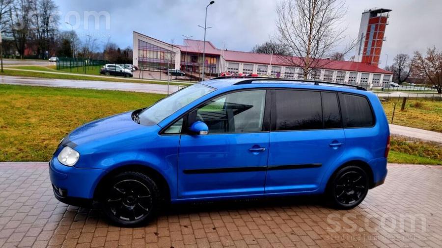 Blue Volkswagen Touran 2004 in Cesis, with an engine capacity of 1.90 L and mileage of 430 thousand km for 2200 €, photo 5 on AUTOMOTO.COM.LV