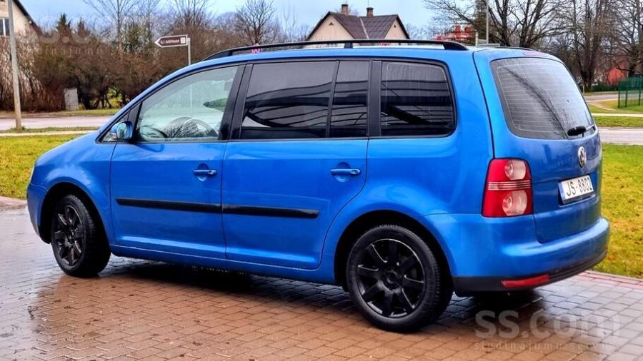 Blue Volkswagen Touran 2004 in Cesis, with an engine capacity of 1.90 L and mileage of 430 thousand km for 2200 €, photo 6 on AUTOMOTO.COM.LV