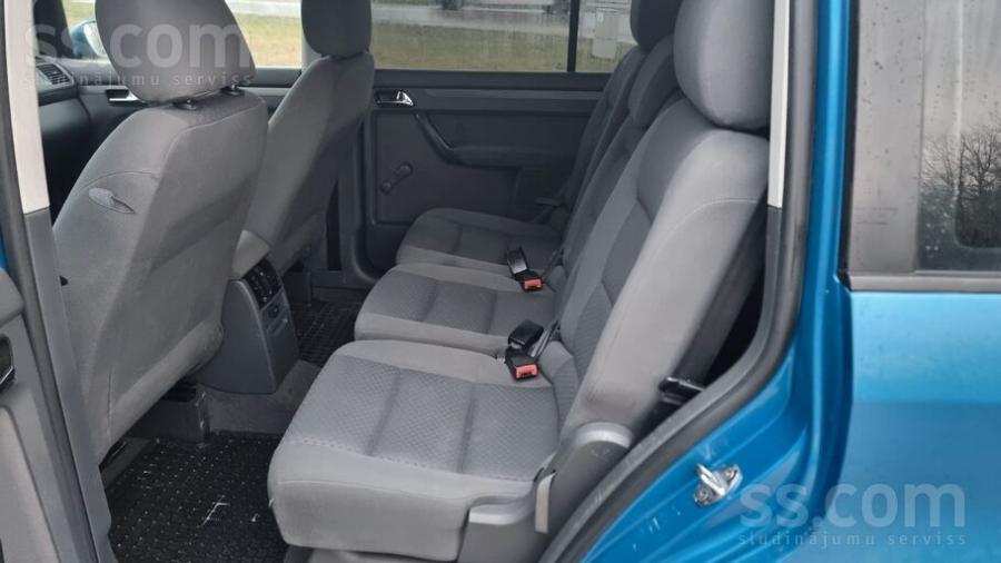 Blue Volkswagen Touran 2004 in Cesis, with an engine capacity of 1.90 L and mileage of 430 thousand km for 2200 €, photo 15 on AUTOMOTO.COM.LV
