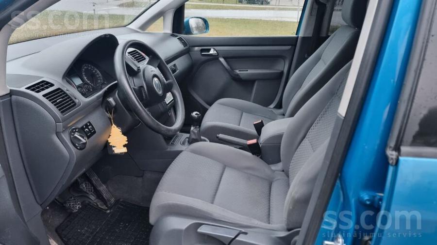 Blue Volkswagen Touran 2004 in Cesis, with an engine capacity of 1.90 L and mileage of 430 thousand km for 2200 €, photo 17 on AUTOMOTO.COM.LV