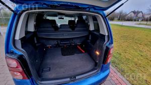 Blue Volkswagen Touran 2004 in Cesis, with an engine capacity of 1.90 L and mileage of 430 thousand km for 2200 €, photo 23 on AUTOMOTO.COM.LV