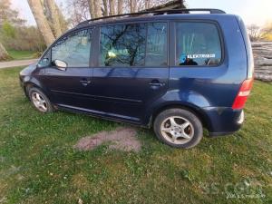 Zils Volkswagen Touran 2004 Limbaži, ar dzinēja tilpumu 2.00 L un nobraukumu 444 tūkst. km par 650 €, foto 7 vietnē AUTOMOTO.COM.LV