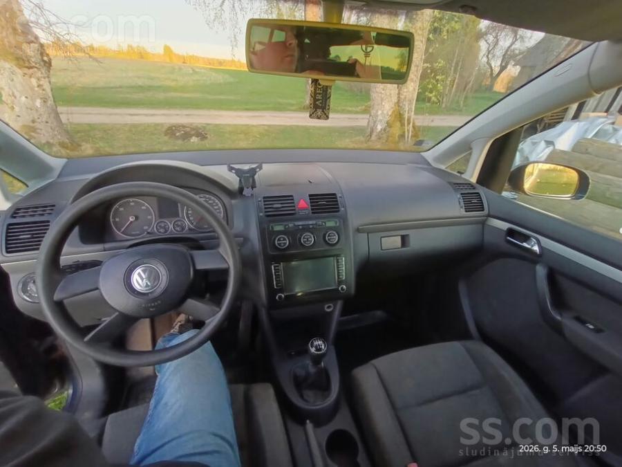 Zils Volkswagen Touran 2004 Limbaži, ar dzinēja tilpumu 2.00 L un nobraukumu 444 tūkst. km par 650 €, foto 10 vietnē AUTOMOTO.COM.LV