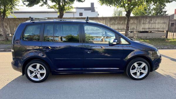 Zils Volkswagen Touran 2004 Telšiai, ar dzinēja tilpumu 1.97 L un nobraukumu 249 tūkst. km par 1950 €, foto 8 vietnē AUTOMOTO.COM.LV