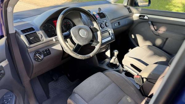 Zils Volkswagen Touran 2004 Telšiai, ar dzinēja tilpumu 1.97 L un nobraukumu 249 tūkst. km par 1950 €, foto 9 vietnē AUTOMOTO.COM.LV