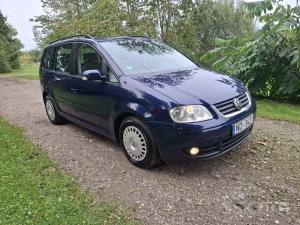 Zils Volkswagen Touran 2004 Rēzekne, ar dzinēja tilpumu 2.00 L un nobraukumu 327 tūkst. km par 1950 €, foto 3 vietnē AUTOMOTO.COM.LV