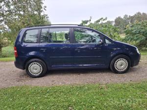 Zils Volkswagen Touran 2004 Rēzekne, ar dzinēja tilpumu 2.00 L un nobraukumu 327 tūkst. km par 1950 €, foto 4 vietnē AUTOMOTO.COM.LV