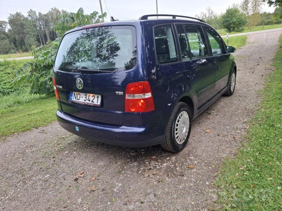 Zils Volkswagen Touran 2004 Rēzekne, ar dzinēja tilpumu 2.00 L un nobraukumu 327 tūkst. km par 1950 €, foto 5 vietnē AUTOMOTO.COM.LV
