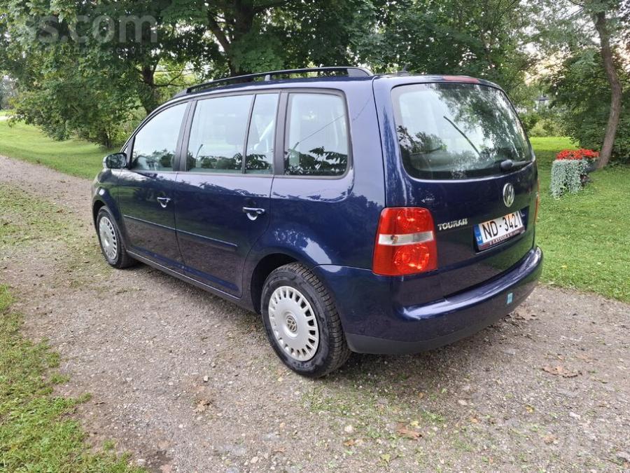 Zils Volkswagen Touran 2004 Rēzekne, ar dzinēja tilpumu 2.00 L un nobraukumu 327 tūkst. km par 1950 €, foto 6 vietnē AUTOMOTO.COM.LV
