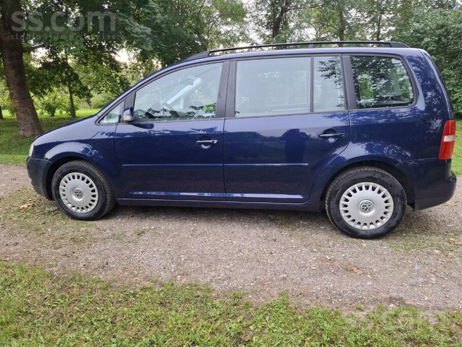 Zils Volkswagen Touran 2004 Rēzekne, ar dzinēja tilpumu 2.00 L un nobraukumu 327 tūkst. km par 1950 €, foto 7 vietnē AUTOMOTO.COM.LV