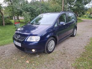 Zils Volkswagen Touran 2004 Rēzekne, ar dzinēja tilpumu 2.00 L un nobraukumu 327 tūkst. km par 1950 €, foto 8 vietnē AUTOMOTO.COM.LV