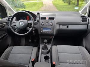 Zils Volkswagen Touran 2004 Rēzekne, ar dzinēja tilpumu 2.00 L un nobraukumu 327 tūkst. km par 1950 €, foto 9 vietnē AUTOMOTO.COM.LV