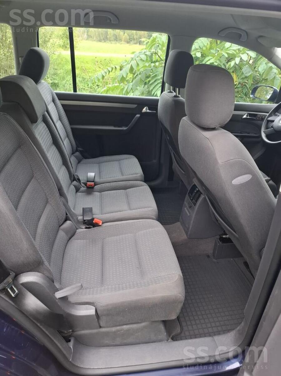 Zils Volkswagen Touran 2004 Rēzekne, ar dzinēja tilpumu 2.00 L un nobraukumu 327 tūkst. km par 1950 €, foto 11 vietnē AUTOMOTO.COM.LV