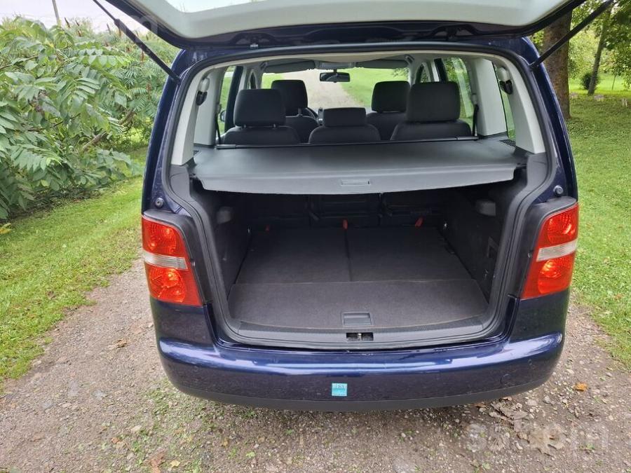 Zils Volkswagen Touran 2004 Rēzekne, ar dzinēja tilpumu 2.00 L un nobraukumu 327 tūkst. km par 1950 €, foto 12 vietnē AUTOMOTO.COM.LV