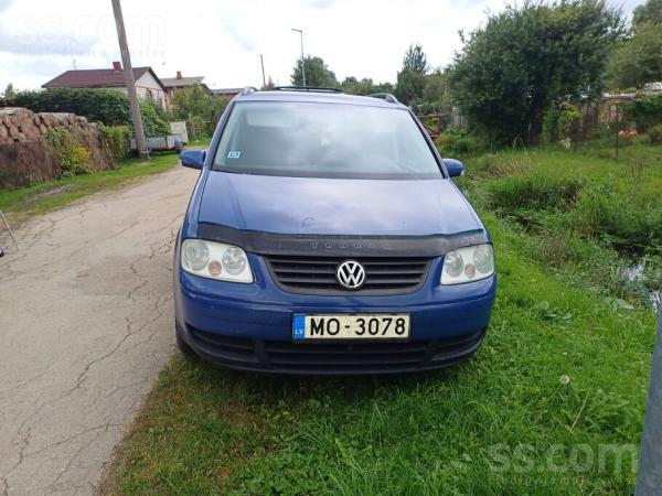 Zils Volkswagen Touran 2005 Ogre, ar dzinēja tilpumu 1.90 L un nobraukumu 390 tūkst. km par 1800 €, foto 6 vietnē AUTOMOTO.COM.LV